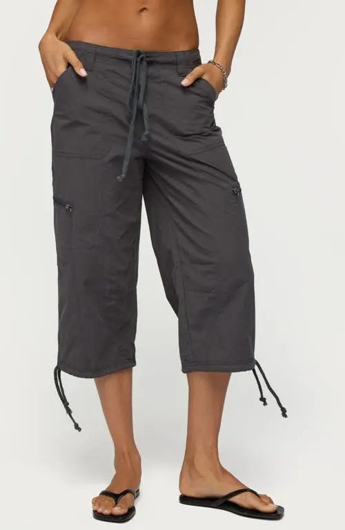EDIKTED Lility Cargo Capri Pants