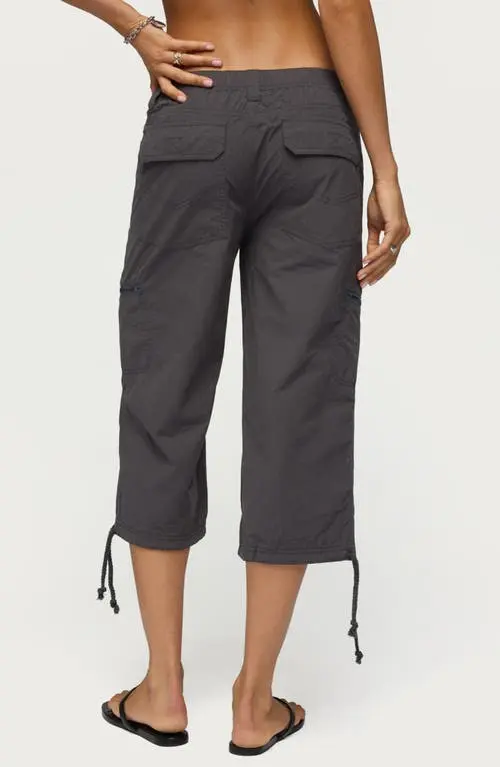 EDIKTED Lility Cargo Capri Pants