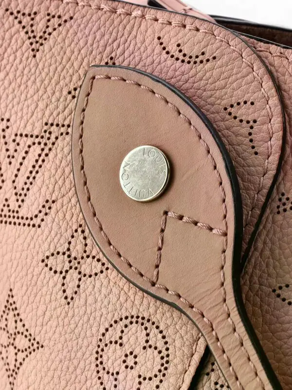 LOUIS VUITTON Hina Handbag Mahina Leather Pm Shoulder Bag - Pink
