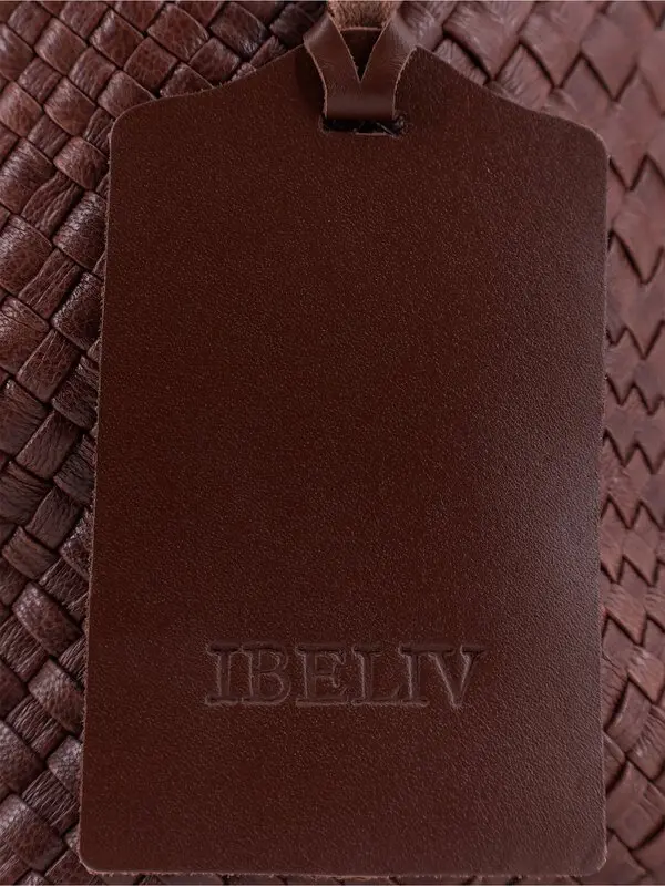IBELIV Pure Medium Vegetabletanned Leather Handbag With A Woven Pattern