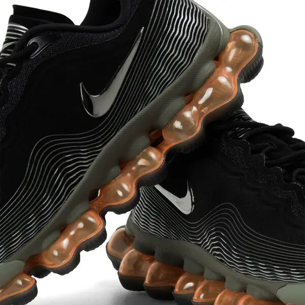 Nike Gradient Wavy Air Cushion Sneaker - Black