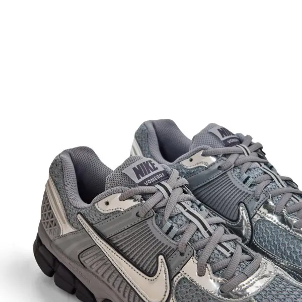 Nike Simple Sports Shoes