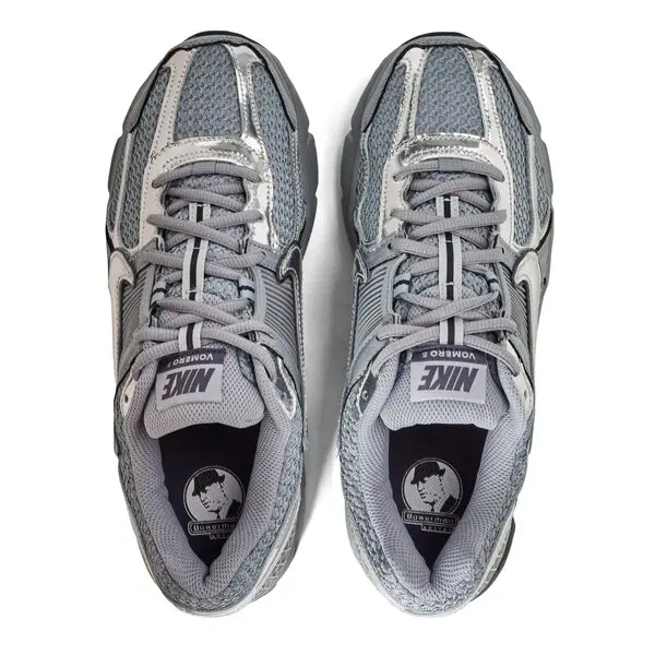 Nike Simple Sports Shoes