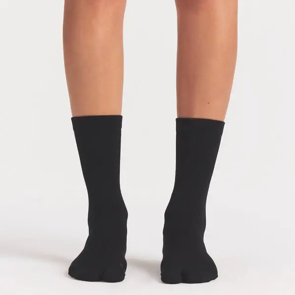 SKIMS Dri Fit™ Rift Crew Socks | Black | Small | Nike Accessories