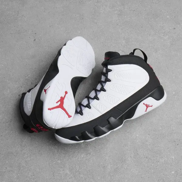 JORDAN 9 Retro Sneaker
