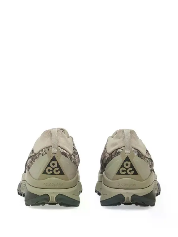 Nike Zegama Trail Sneakers