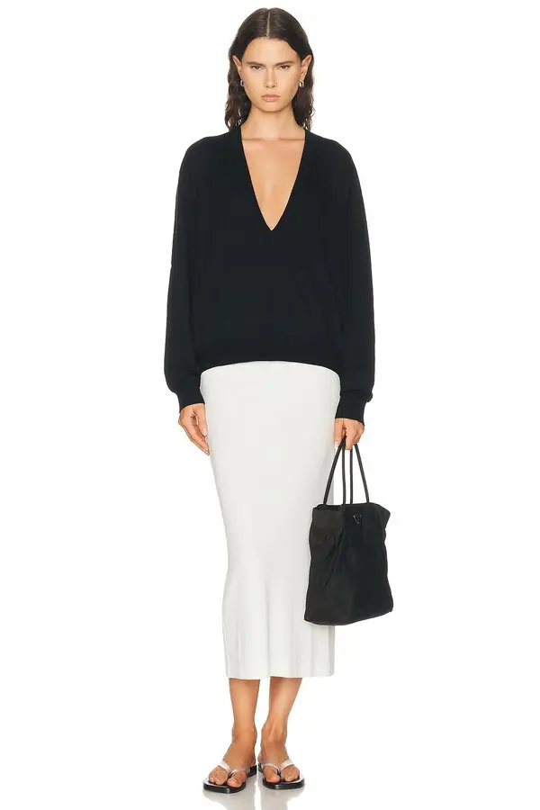 EAVES Devyn V Neck Sweater - Black