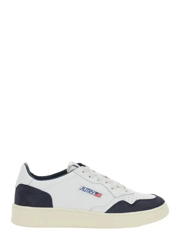 AUTRY Medalist Low Top Sneaker With Logo Patch