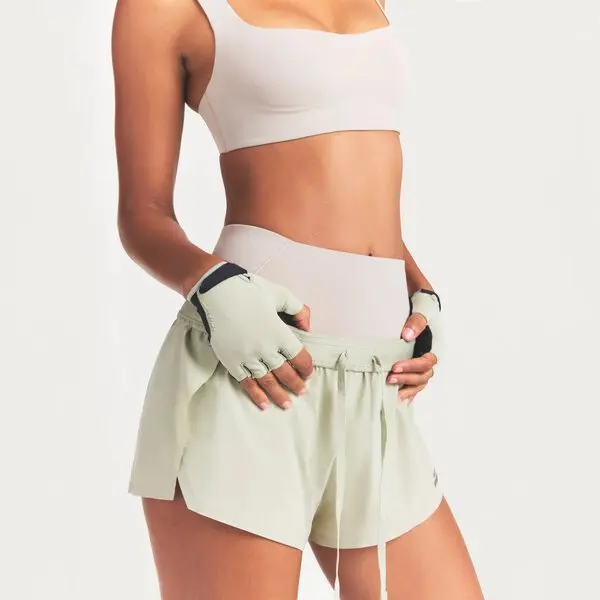 SKIMS Training Gloves | White | | Nike Accessories - Talc