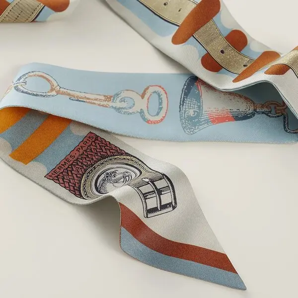 Hermès Patterned Silk Scarf - Gray