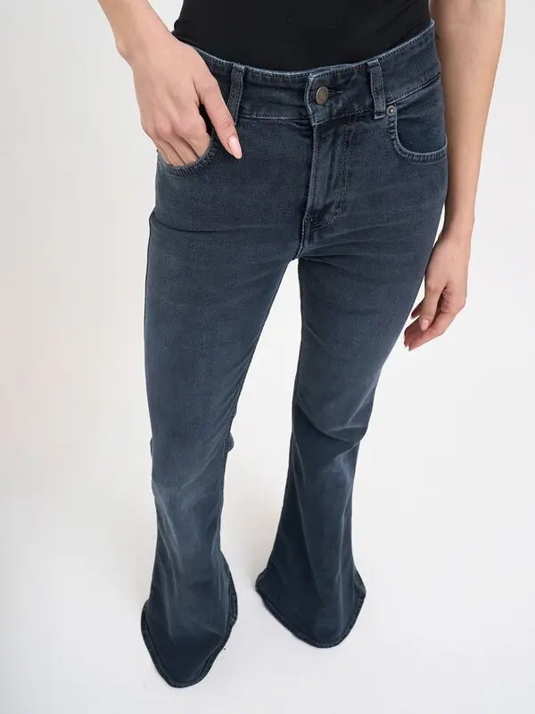 HAIKURE Farrah Flared Jeans