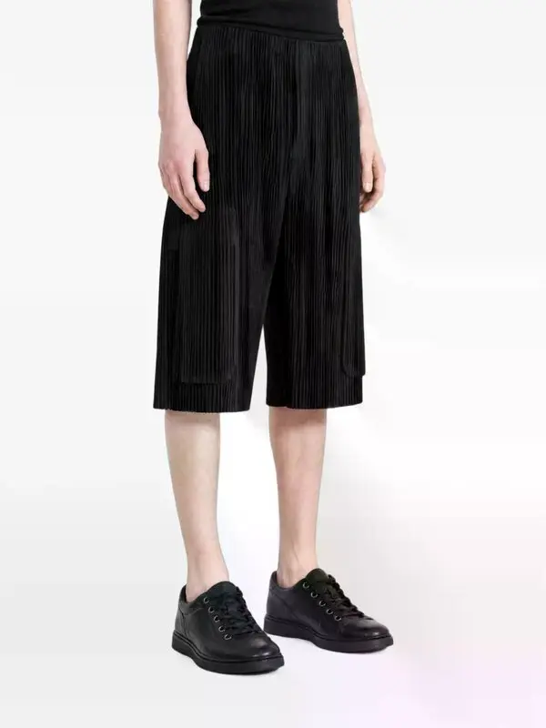 Issey Miyake Pleated Bermuda Shorts - Black