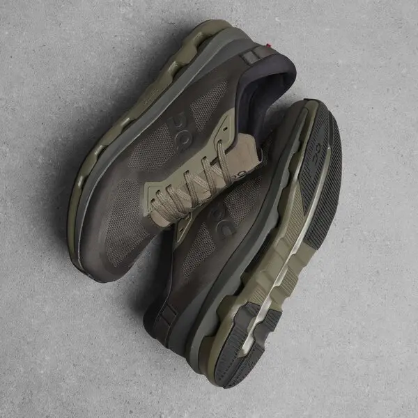 On Cloudze Sneaker