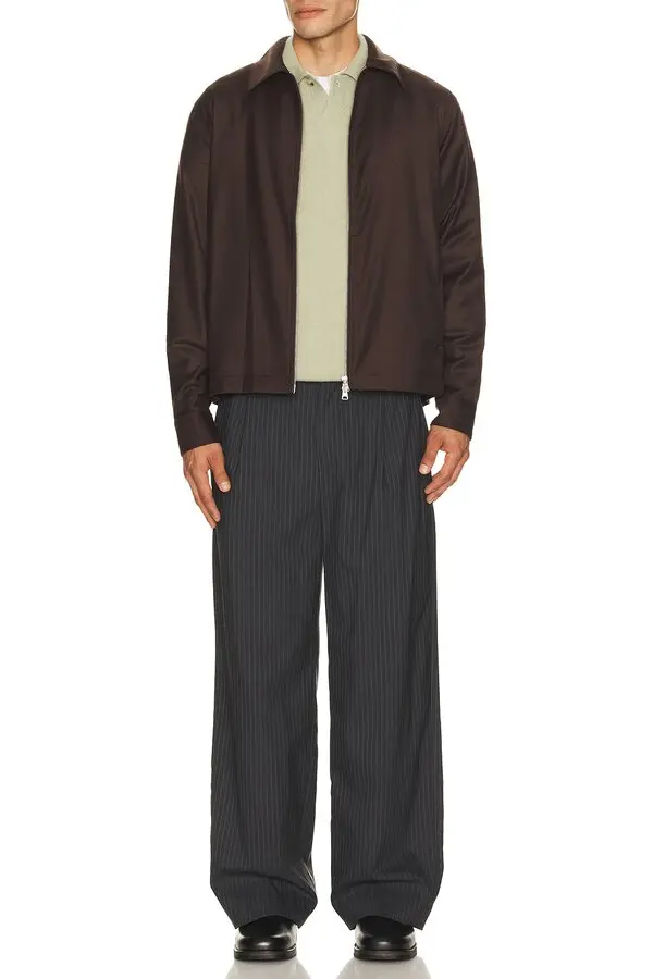 Nn07 Alban 10052 In Brown