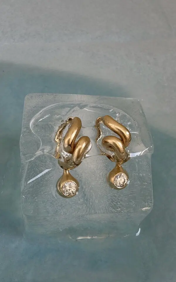 YÉ BRAND 14k Yellow Contour Droplet Huggies