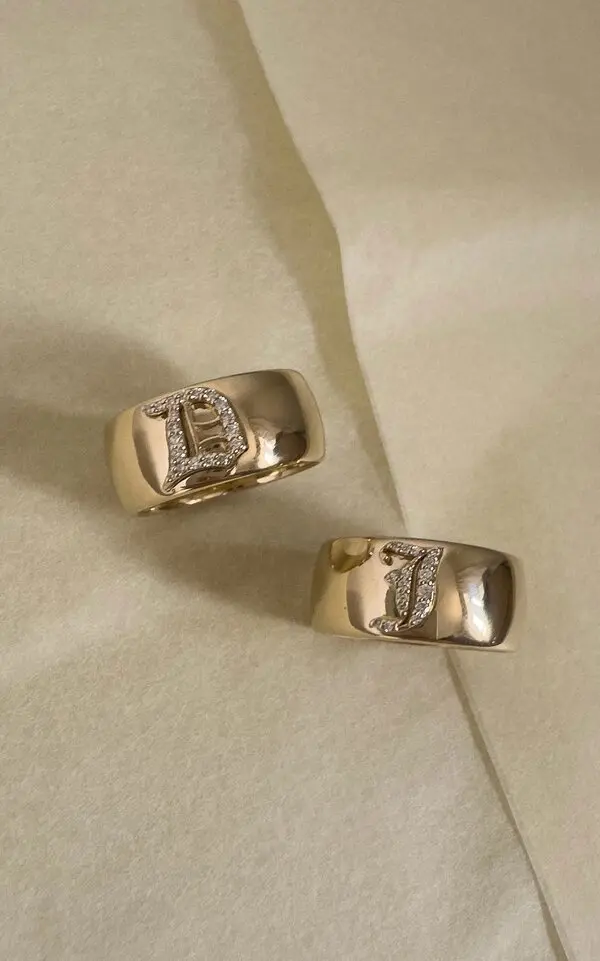 YÉ BRAND 14k Yellow Cigar Letter Band