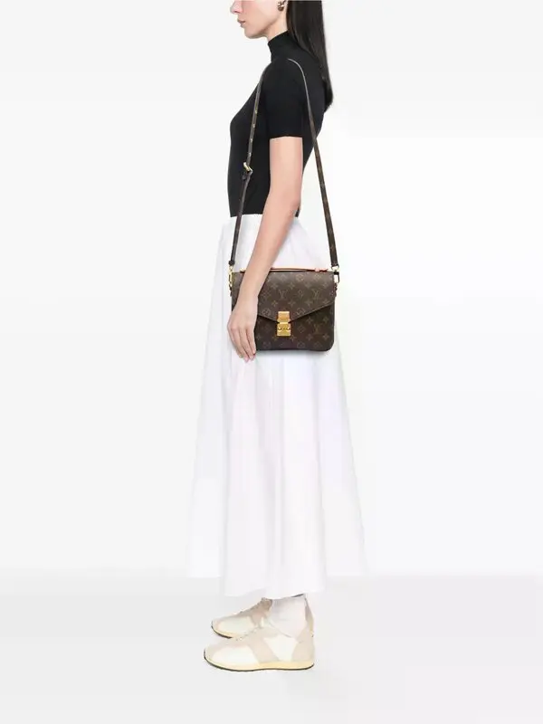 LOUIS VUITTON 2021-2026 Monogram Pochette Metis Satchel