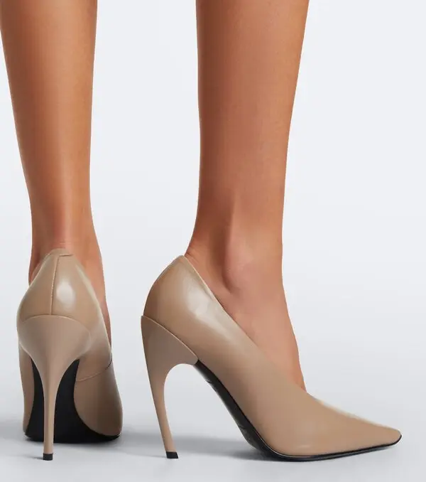 ROGER VIVIER Choc Leather Pumps