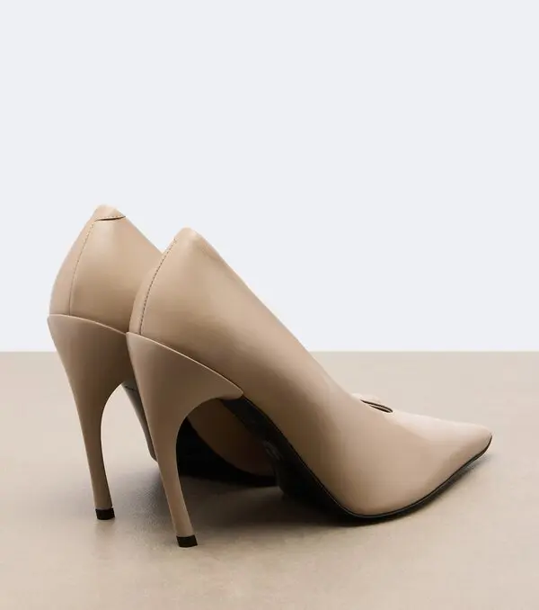 ROGER VIVIER Choc Leather Pumps