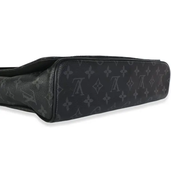 LOUIS VUITTON Monogram Eclipse Canvas District Mm - Black