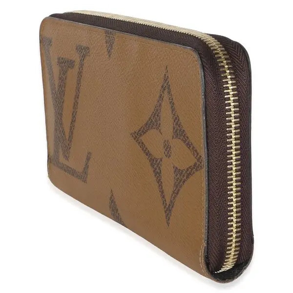 LOUIS VUITTON Reverse Monogram Giant Zippy Wallet