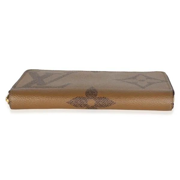 LOUIS VUITTON Reverse Monogram Giant Zippy Wallet