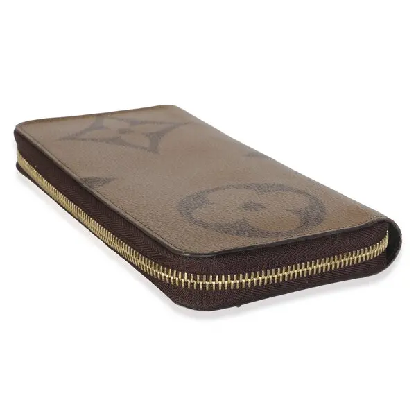 LOUIS VUITTON Reverse Monogram Giant Zippy Wallet