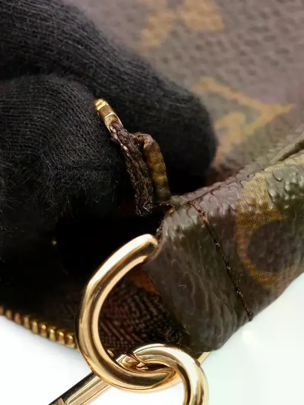 LOUIS VUITTON 2000 Pochette Accessoires Monogram Shoulder Bag