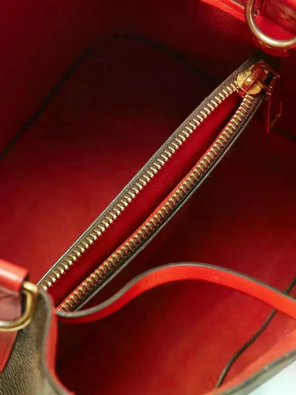 LOUIS VUITTON 2019 Mm Néonoé Monogram Shoulder Bag