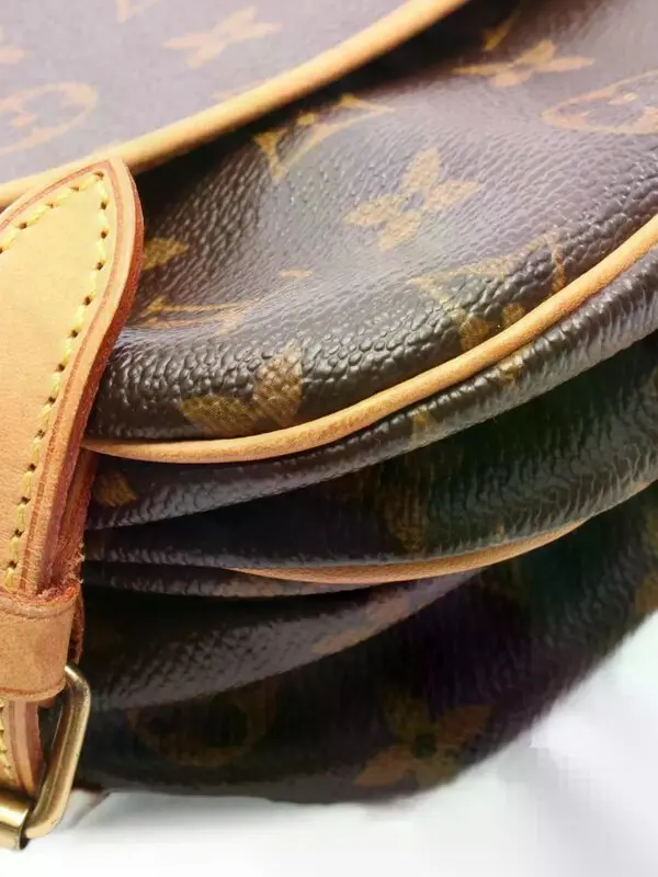 LOUIS VUITTON 2006 30 Saumur Monogram Shoulder Bag