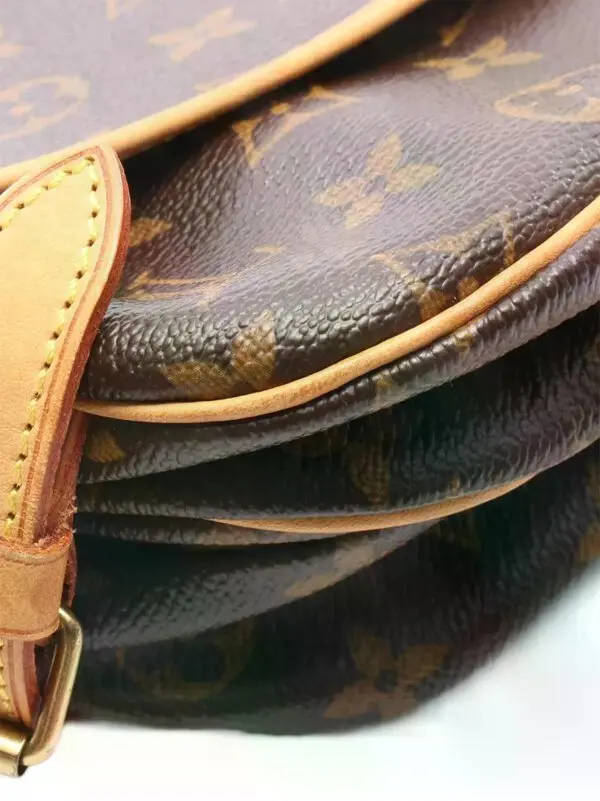 LOUIS VUITTON 2006 30 Saumur Monogram Shoulder Bag