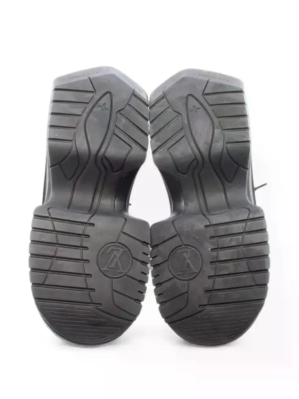 LOUIS VUITTON 2023 Arclight 2.0 Line Monogram Sneakers - Black