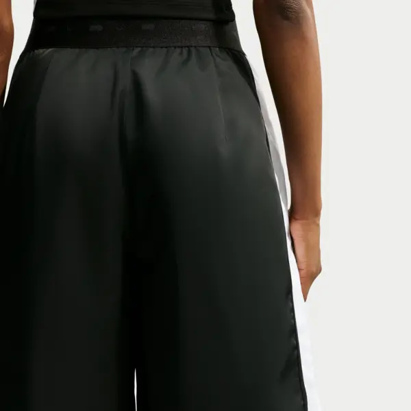 Nike Naomi Osaka Loose Mid-rise Shorts - Black
