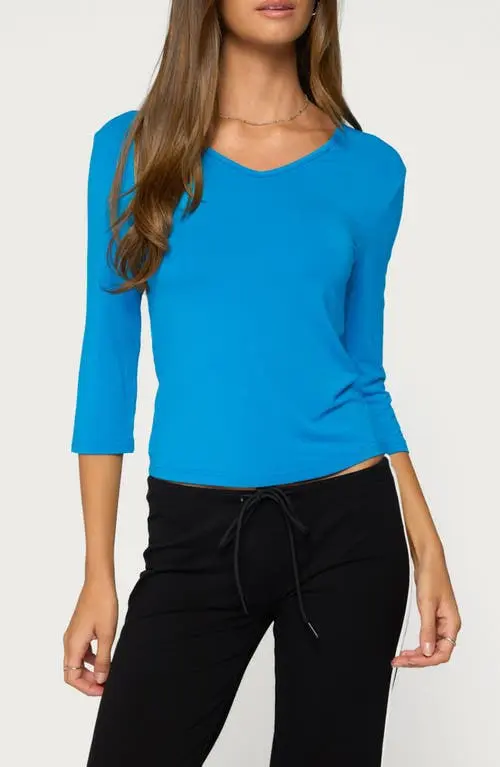 EDIKTED Toralei Three-quarter Sleeve V-neck T-shirt