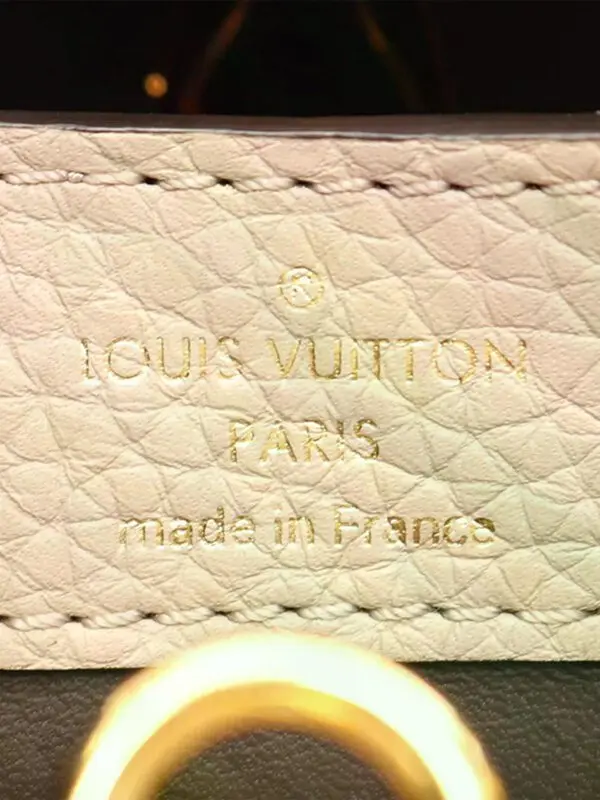 LOUIS VUITTON 2017 Taurillon Capucines Pm Satchel