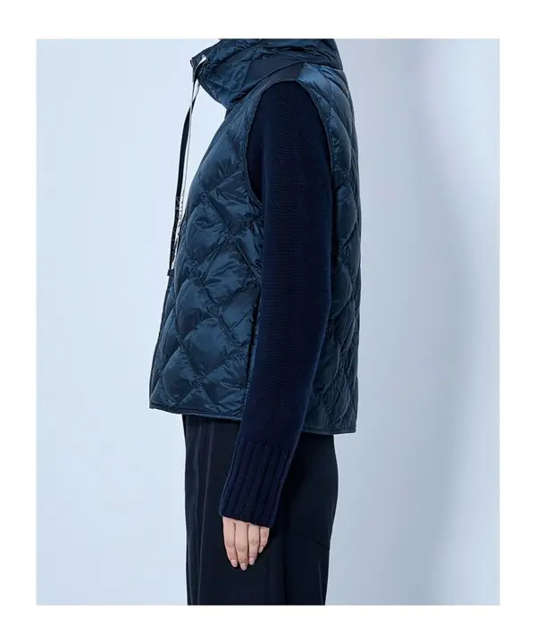 Max Mara Quilted Gilet With Drawstring Collar - No