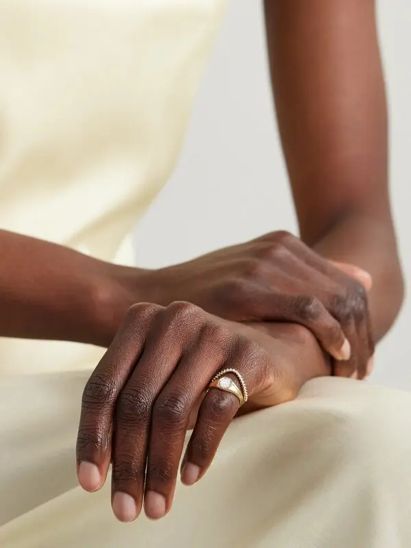 Yvonne Léon Minimalist Gold Ring