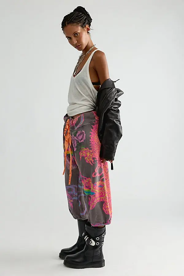 MAGNOLIA PEARL Spirit Dragon Cali Cropped Sweatpants - Grey