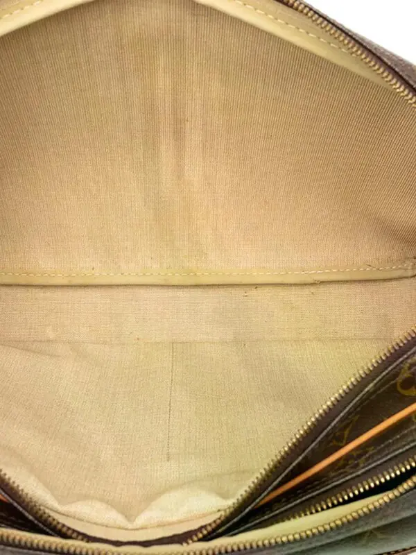 LOUIS VUITTON 1998 Monogram Reporter Gm Crossbody Bag