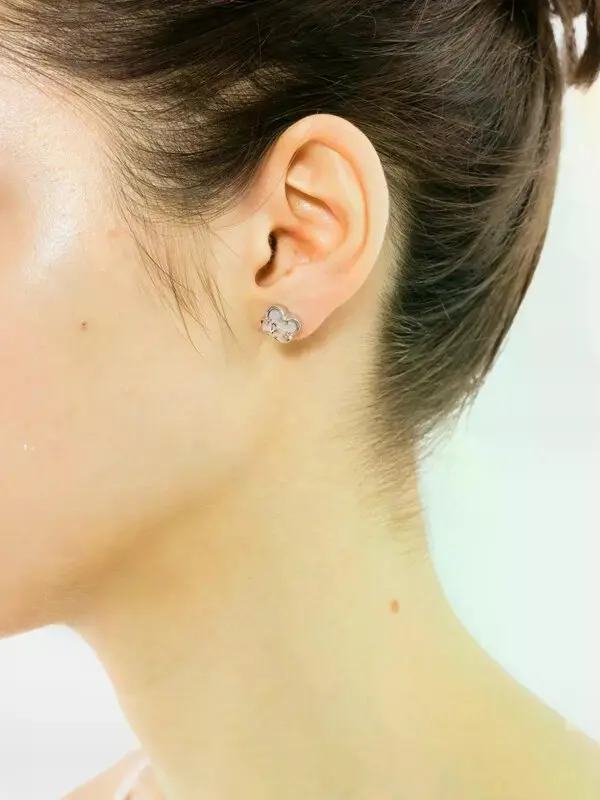 AGNES B. Garden Breeze Studs Earrings
