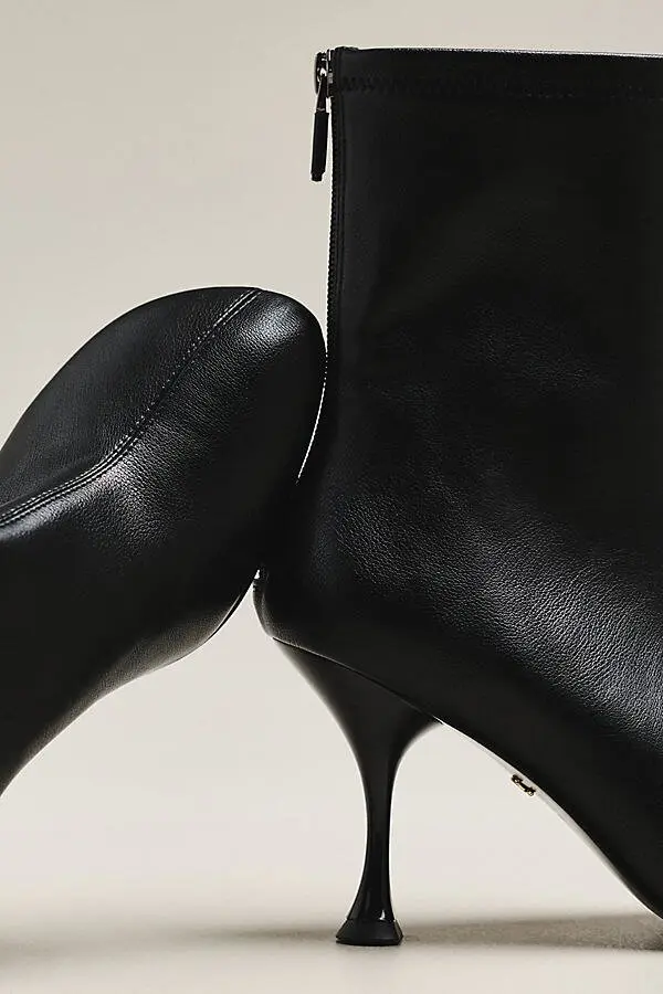 Lola Cruz Glove Round Toe Boots