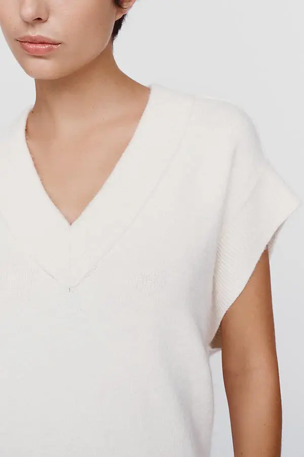 Maeve Overd V-neck Sweater Vest