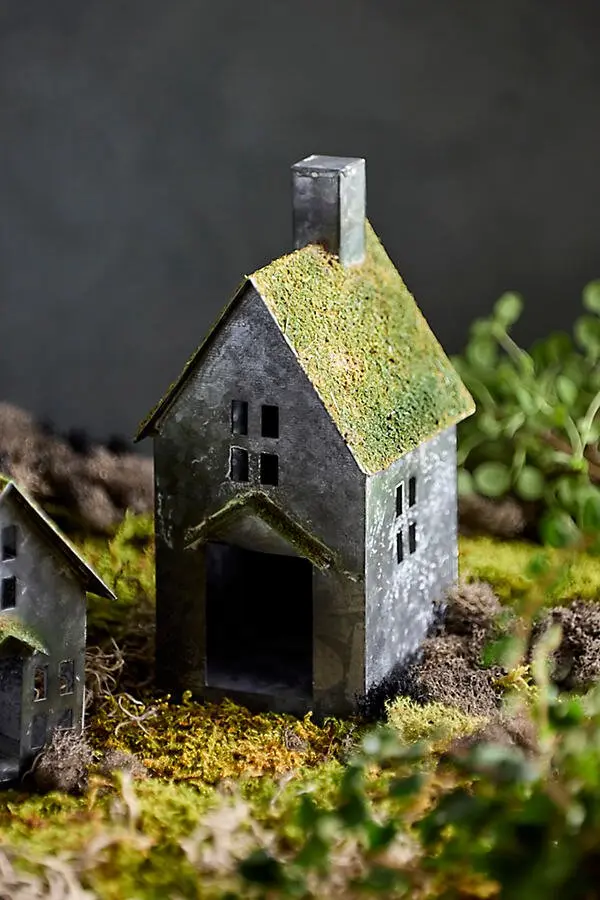 TERRAIN Concordville Halloween Mossy Cab
