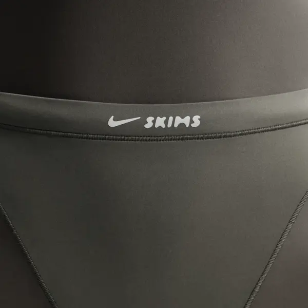 Nike Skims Weightless High-waisted V-panel Leggings