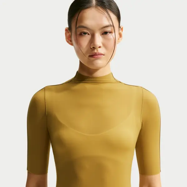 Nike Skims Weightless Short-sleeve T-shirt - Yellow