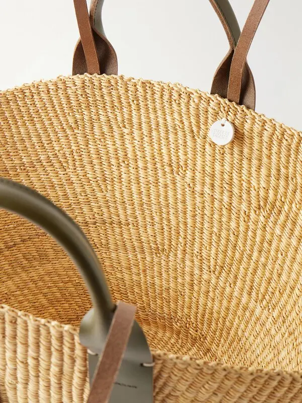 Muuñ Handwoven Straw Bag