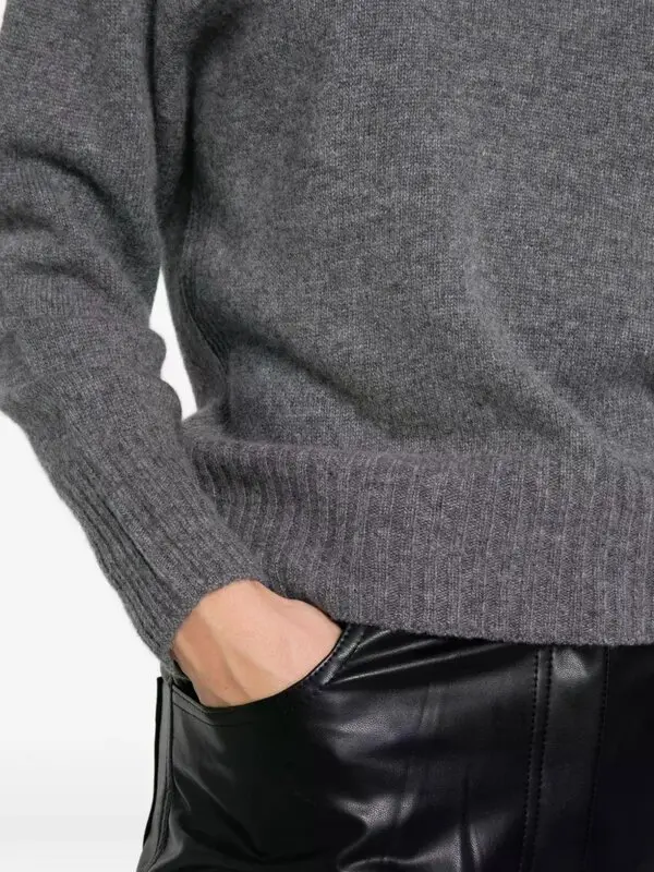 SOLOTRE V-neck Knitted Sweater
