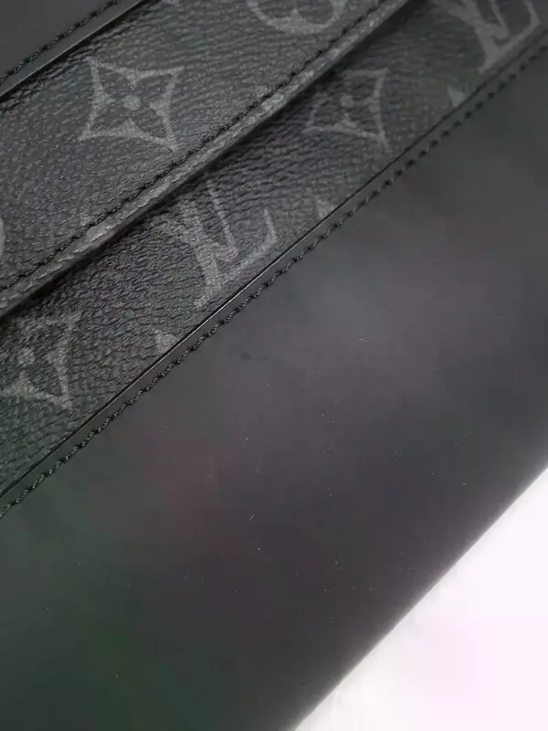 LOUIS VUITTON 2016 Voyager Monogram Messenger Bag