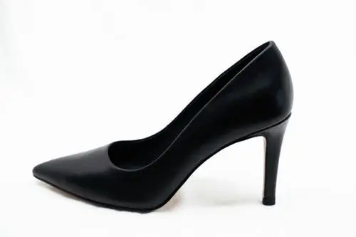 REBECCA ALLEN The Point Classic Pump - Black