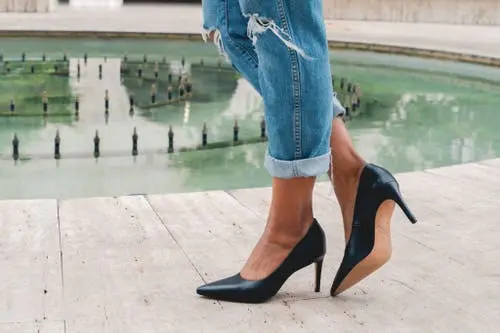 REBECCA ALLEN The Point Classic Pump - Black
